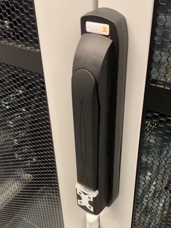 Cabinet lock adapter for KXC-RA4 for RITTAL© TS8 rack system, door with ...